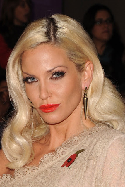 The Beauty Scoop!: Holiday Hush - Sarah Harding!