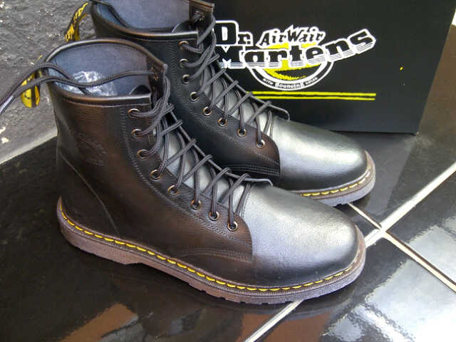 PODEK STORE: SEPATU DOCMART ( DR.MARTENS ) KW SUPER