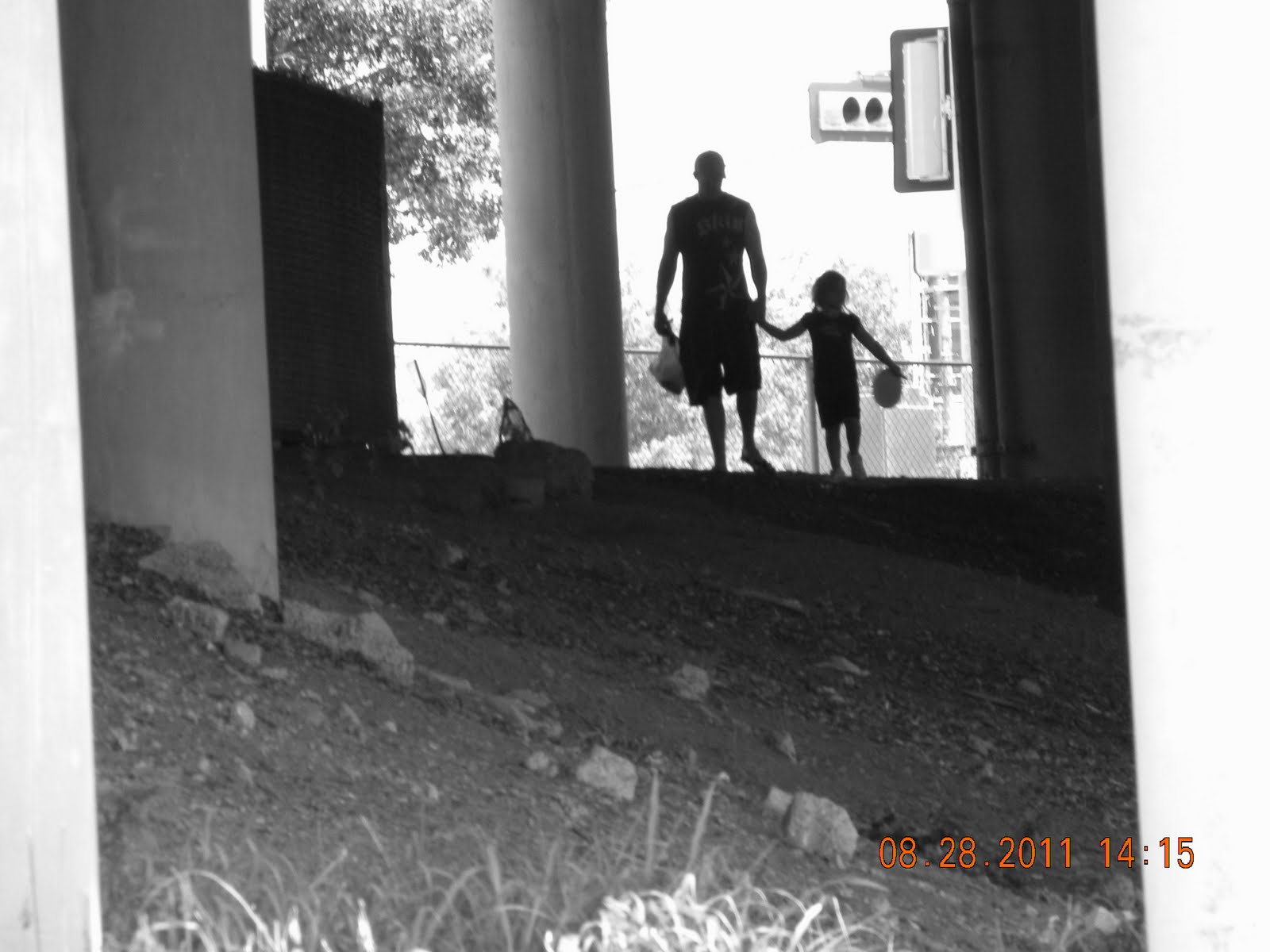 USHELLIT PEA SHELLERS AND PECAN NUT CRACKERS