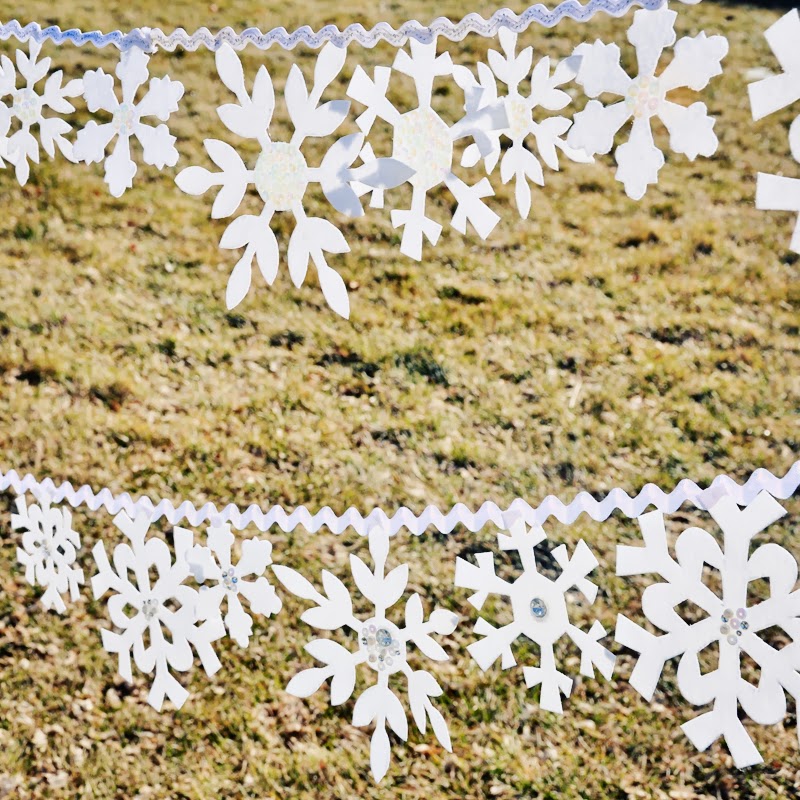 Holly Brooke Jones: DIY Felt Snowflake banner Tutorial & Pattern