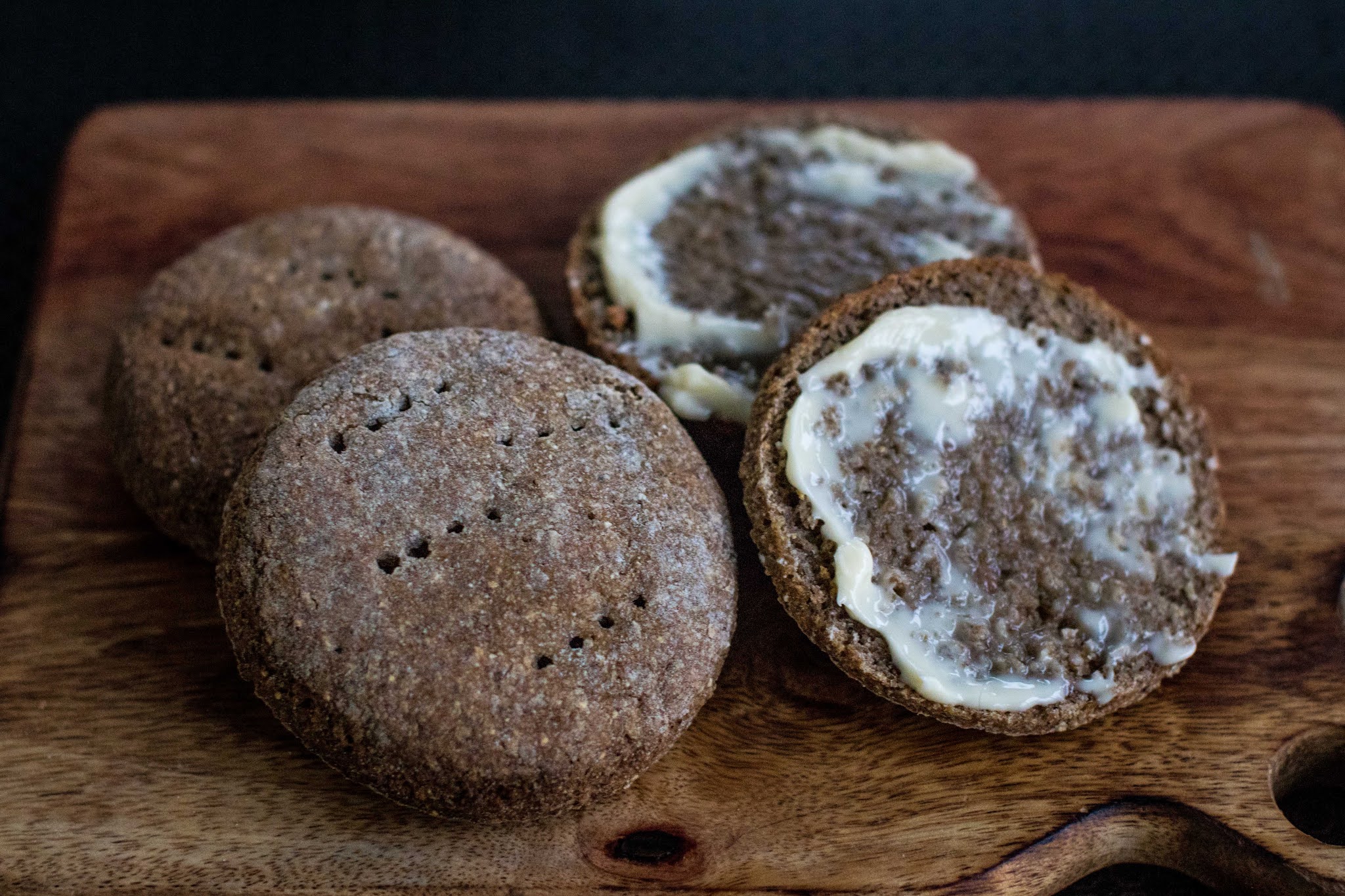 Kaikki äitini reseptit: RUISREIKÄLEIPIÄ JA LEIVÄNREIKIÄ