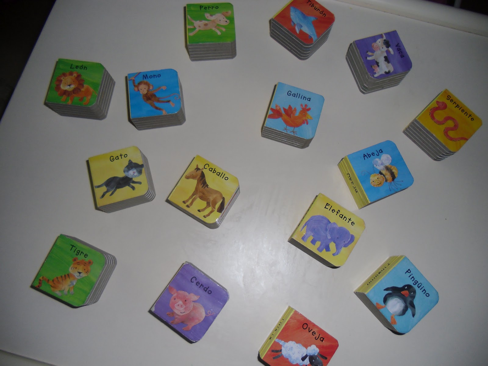 La jirafa: 45 - Asociamos libritos con figuras