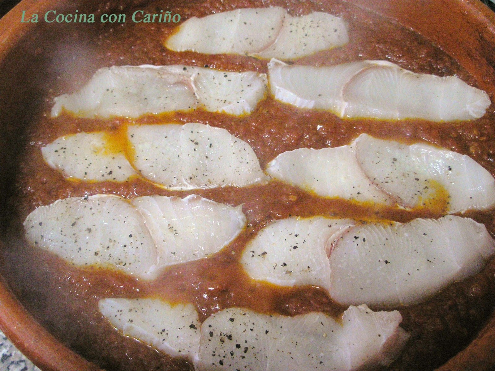 FILETES DE CAZÓN CON TOMATE