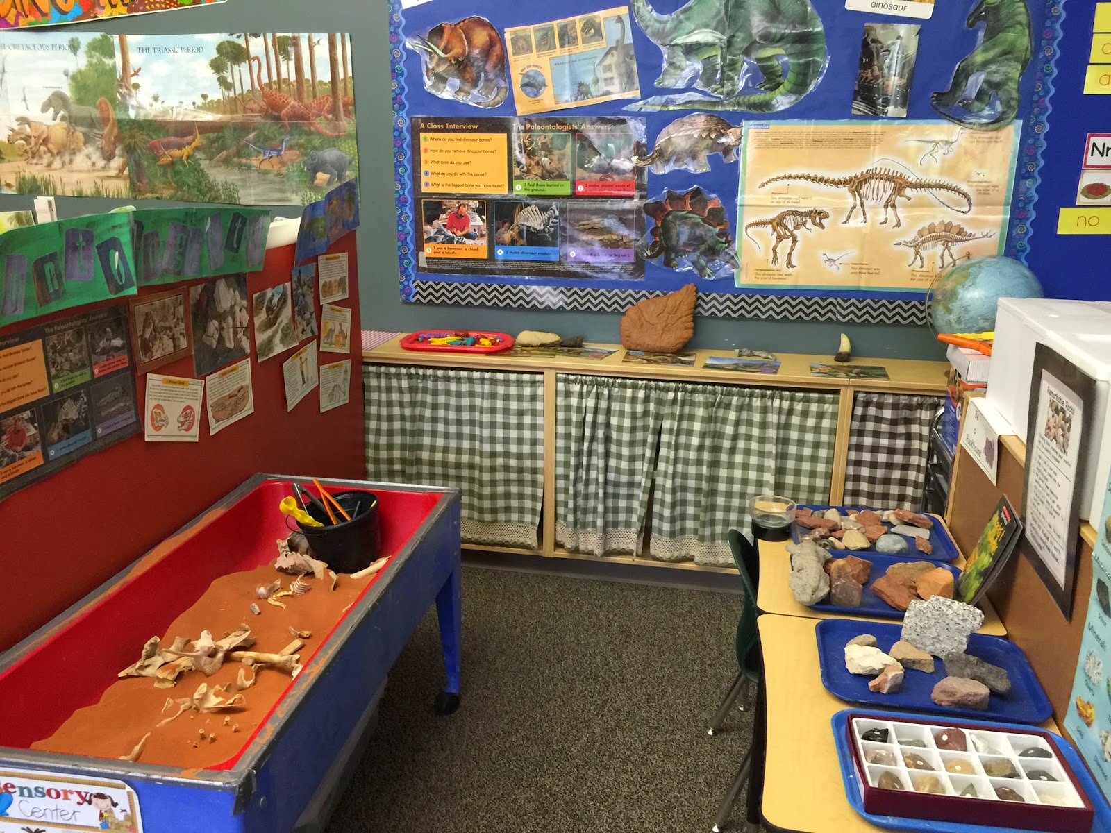 Kindergarten Kiosk: Dinosaur Thematic Unit