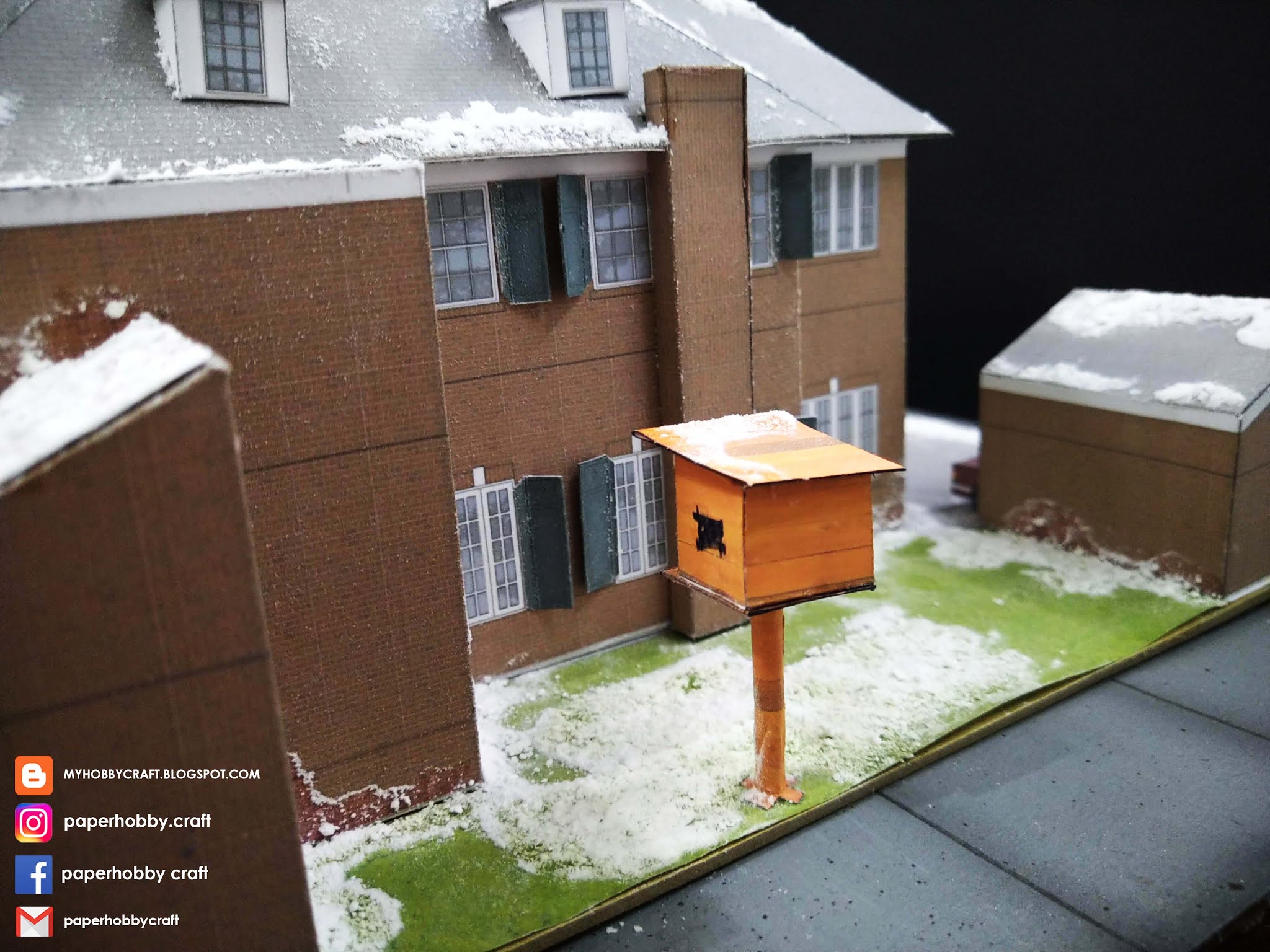 paperhobby: HOME ALONE HOUSE 1:100