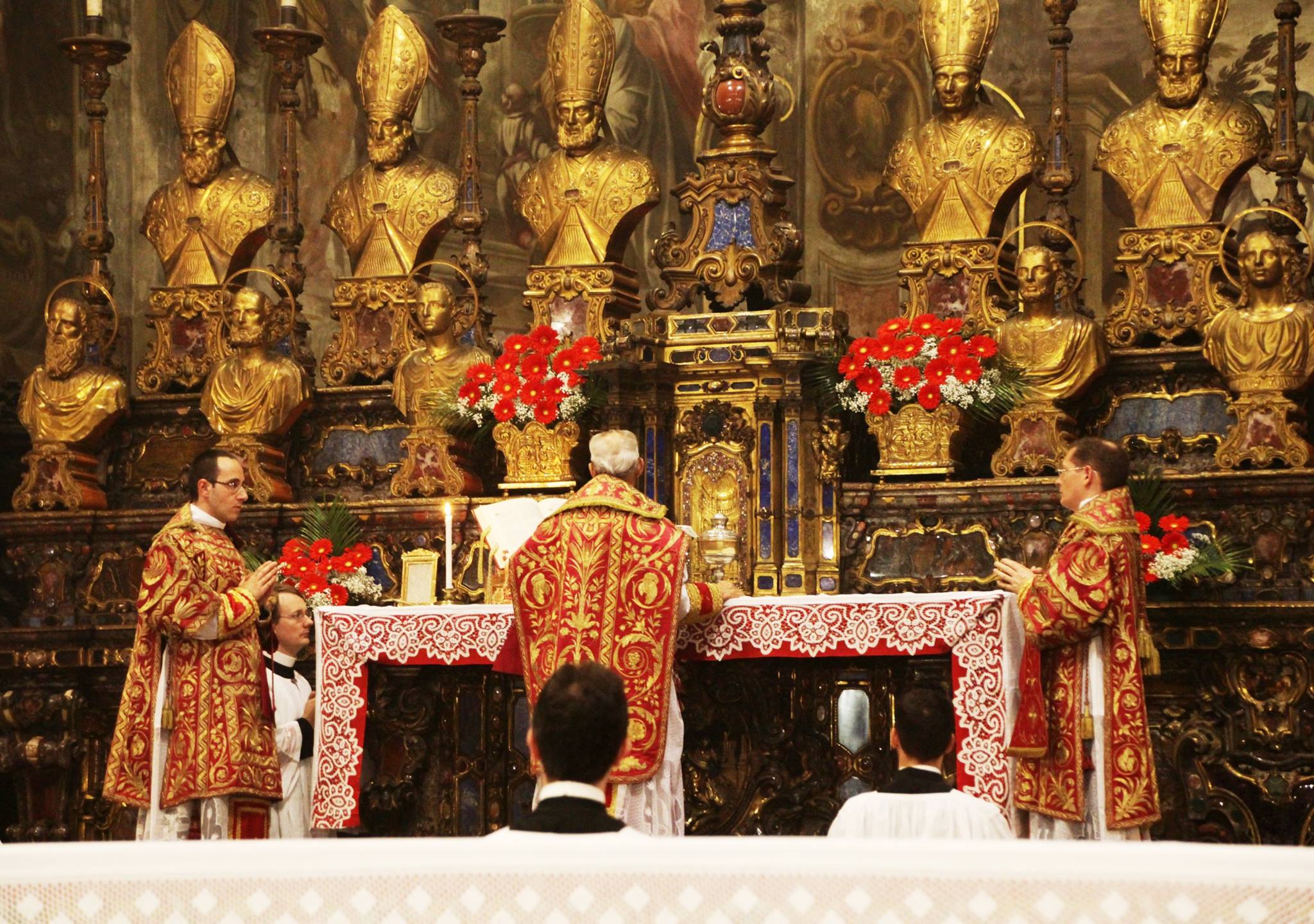 Liturgical Notes on Ceremonial Variations in the Use of the Paten in ...