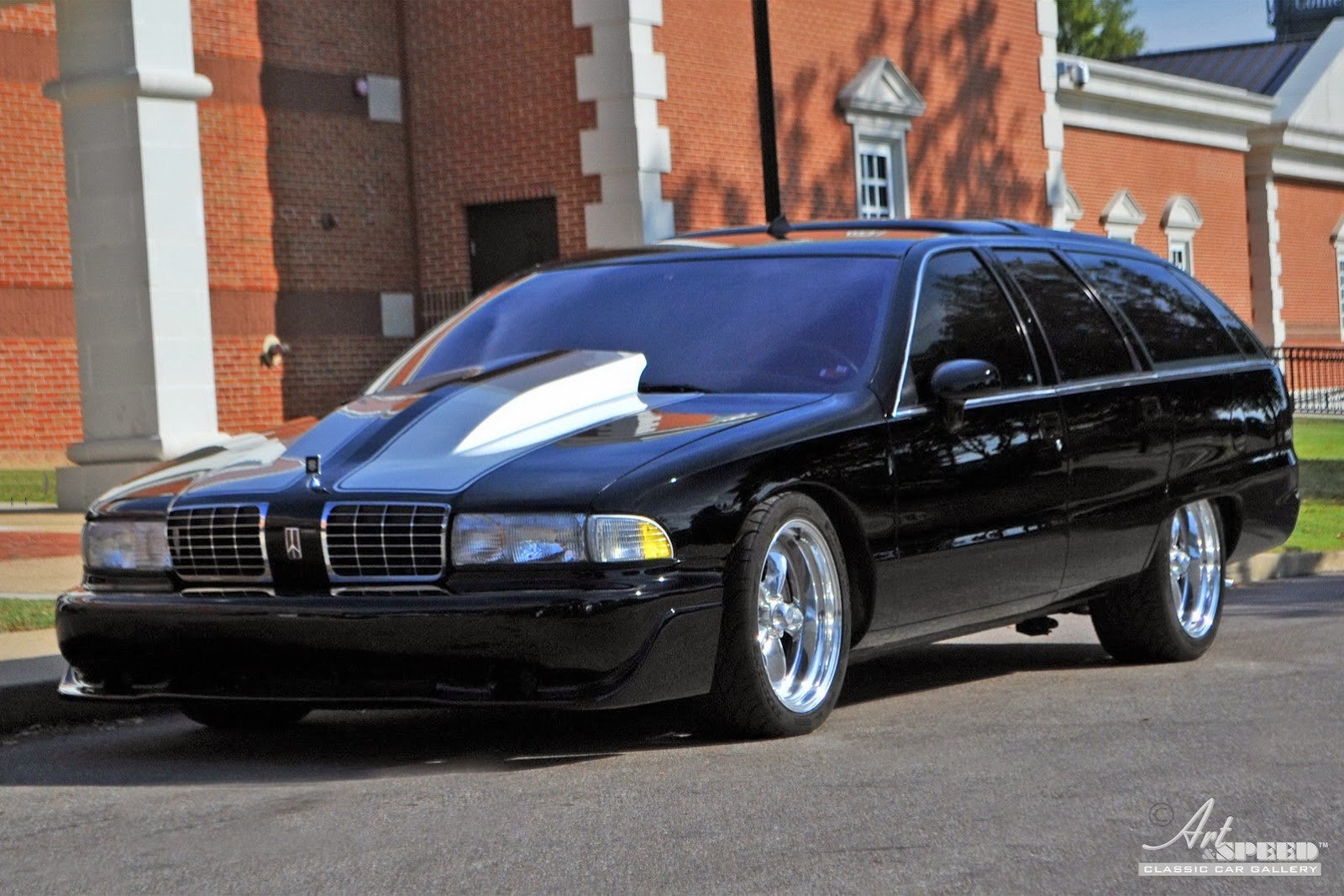 Pick of The Day: Oldsmobile Custom Cruiser : ebeasts.com