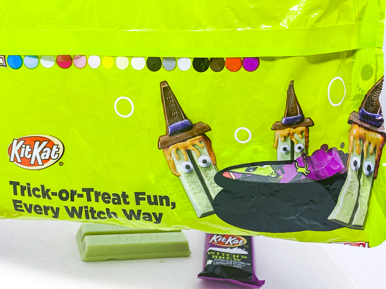 Tales of the Flowers: Halloween Treats - Witch's Brew Kit Kat