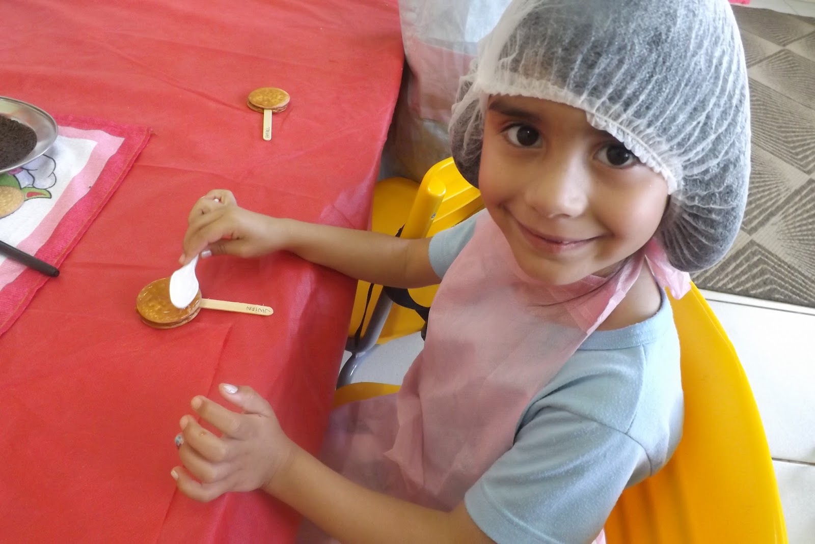 Escola Municipal João Protasio da Luz: Professora Isis realizando ...