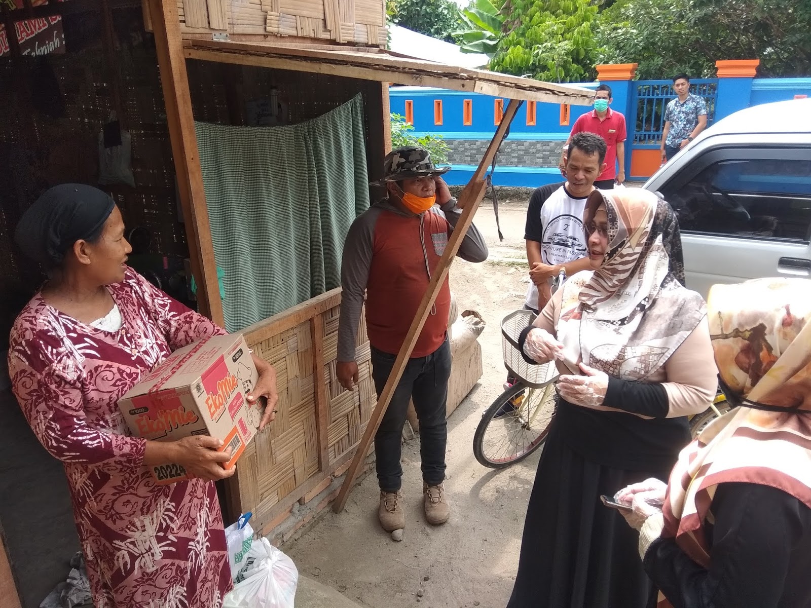 Lisa Andriani Lubis Bersama Emak-emak Muslimah Binjai Bagikan Sembako ...