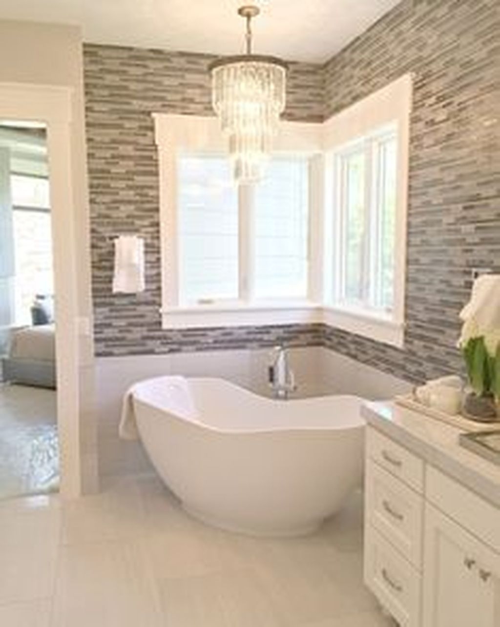 44 Amazing Master Bathroom Ideas - Home Meureubo