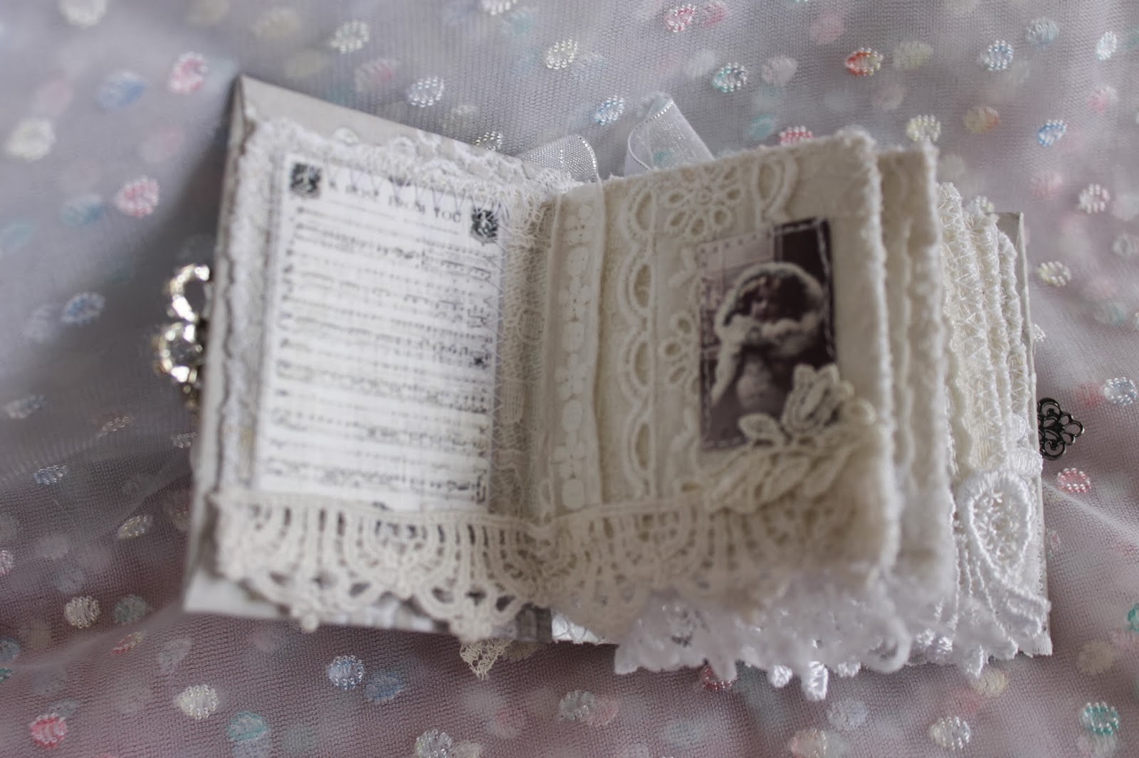 The CraftyDoll: Mini lace book