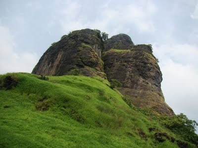 Famous Trekking Spots In Maharashtra: SARASGAD FORT
