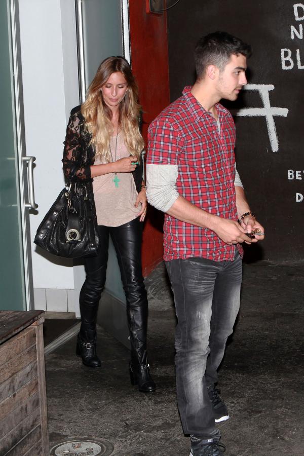 SPOTTED: Joe Jonas with New Girlfriend!! ~ DISNEY STAR UNIVERSE