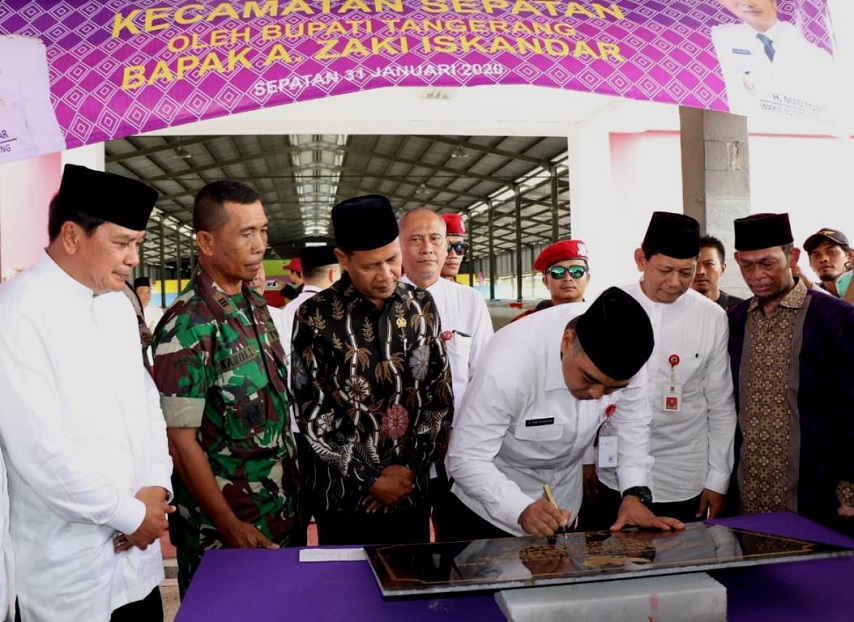 Pedagang Di Trotoar Mulai Berjualan Di Pasar Pelangi Sepatan