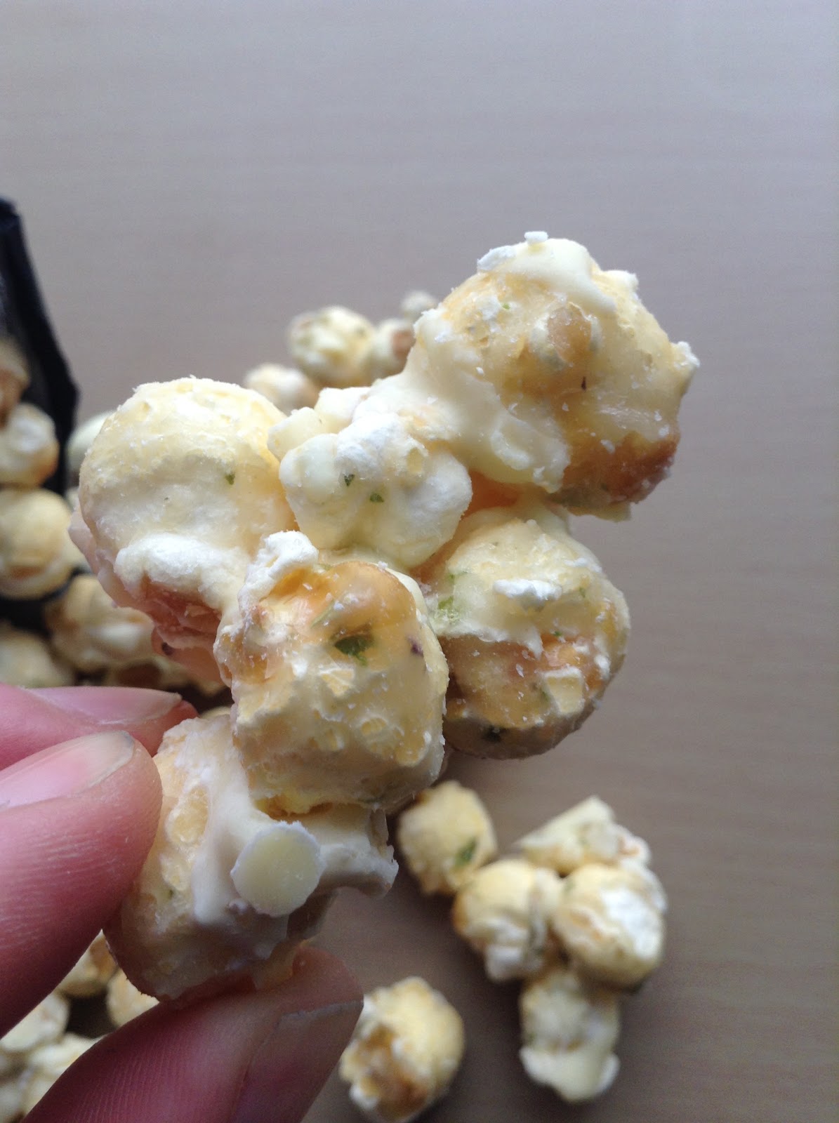 Tesco Finest Peppermint Dream Popcorn with White Chocolate