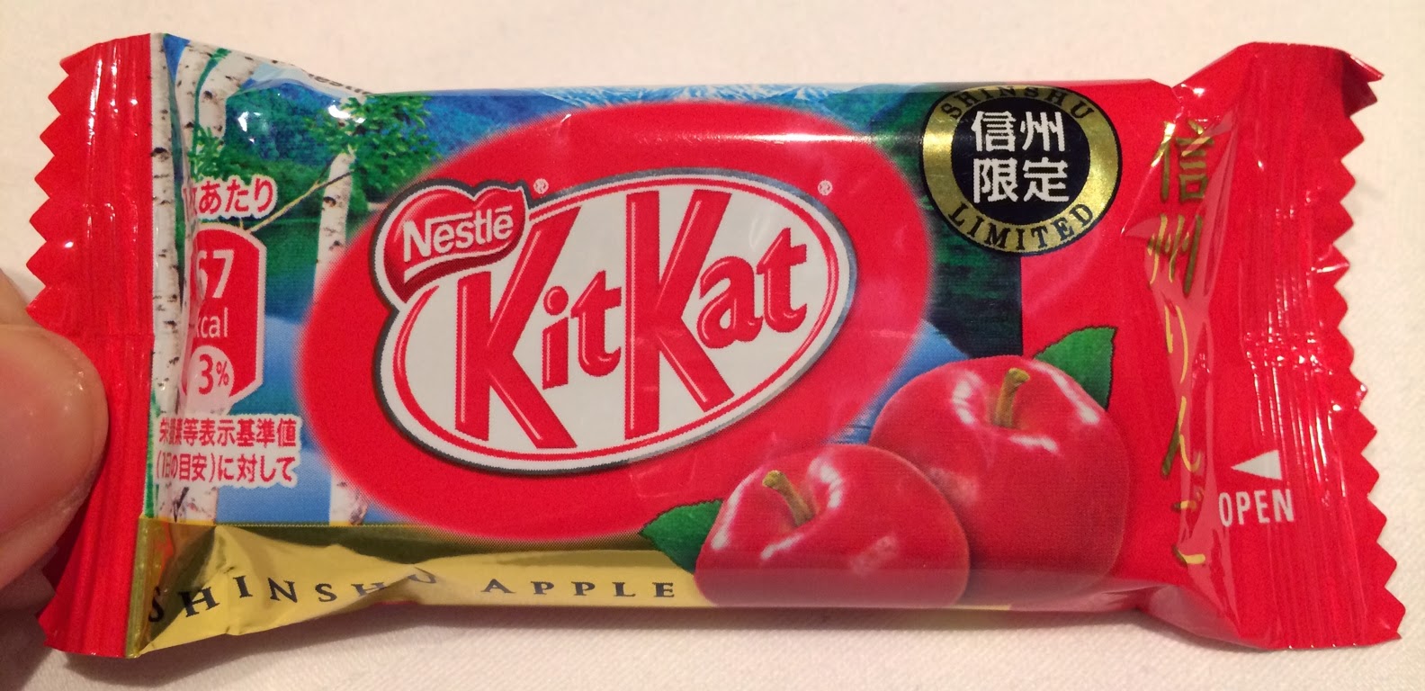 KitKat Shinshu Apple / キットカット 信州りんご ~ I'm Made of Sugar! - Chihiro's ...