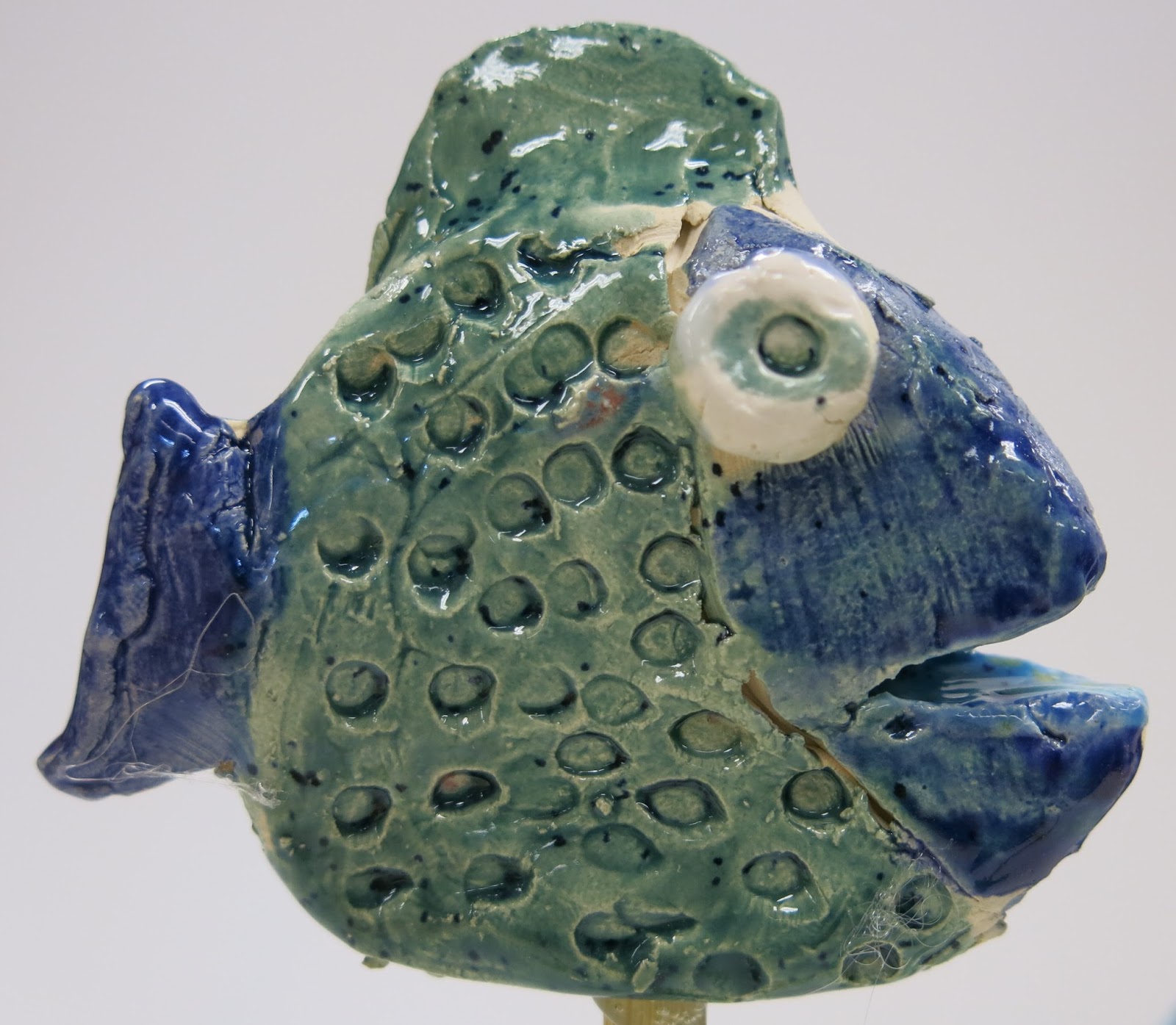 Cassie Stephens: In the Art Room: First Grade Fish UPDATE!