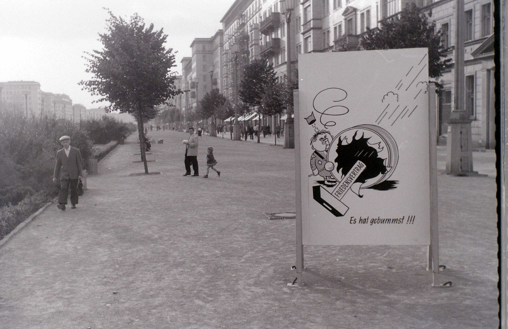 16 Rare Vintage Photographs Capture Street Scenes of Berlin in 1959 ...