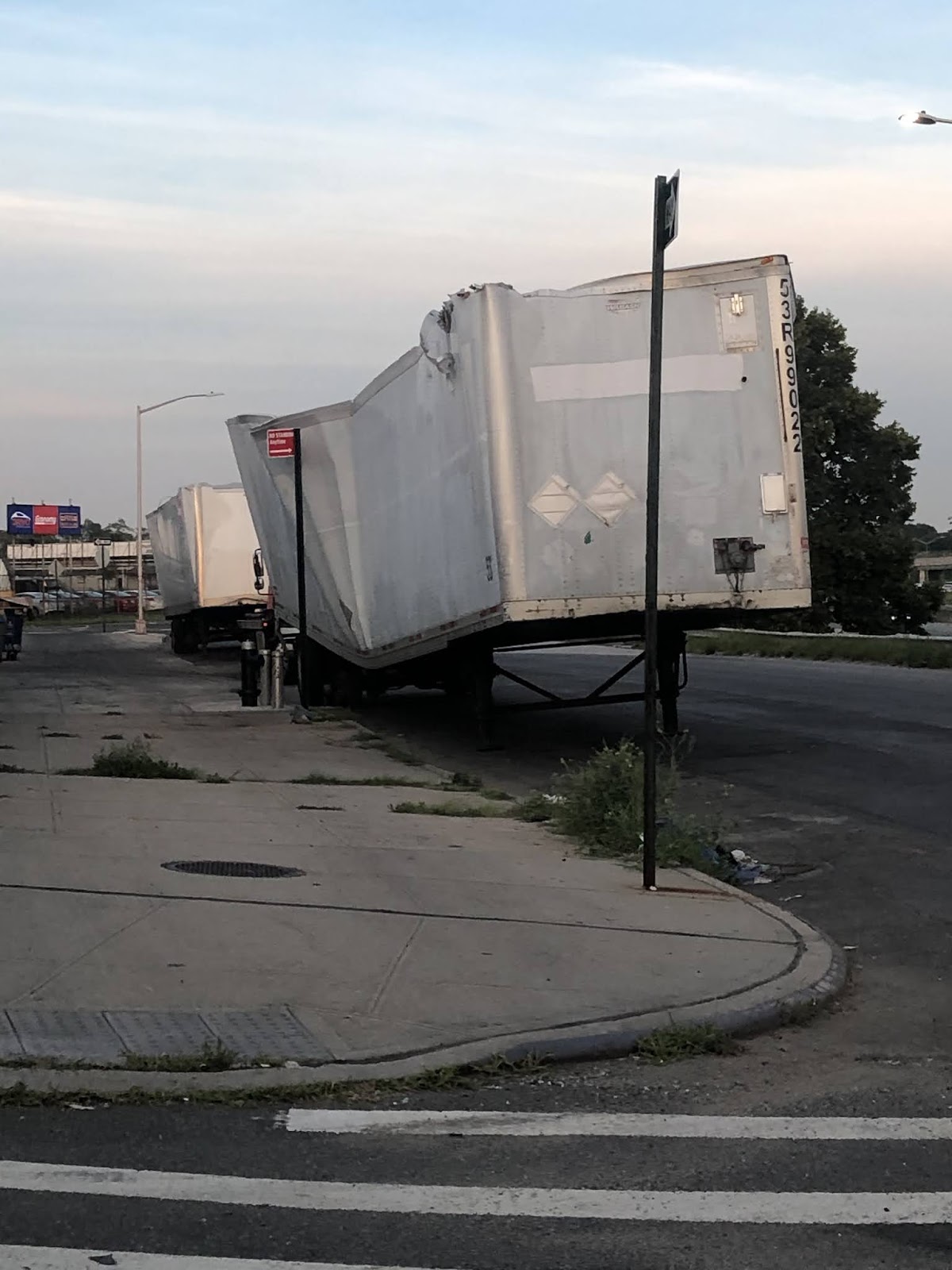 Queens Crap: Keep on obstructin' again; Runway Towing returns and dumps ...