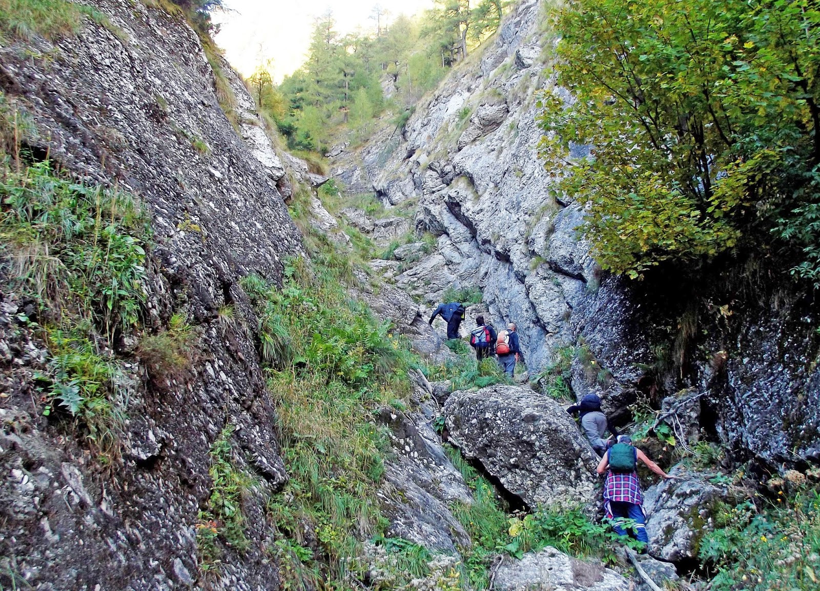 Blog de Calatorii si Drumetii Montane.: BUCEGI (Valea Seaca dintre Clai ...