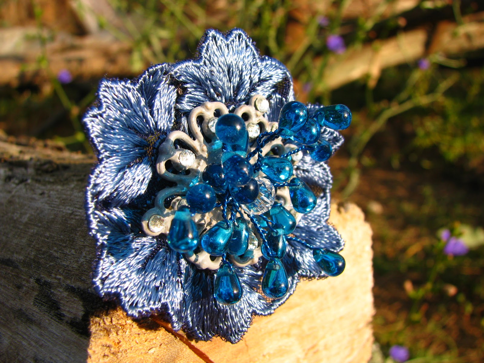Handmade by MIHAELA CHIRTEŞ: Brosa Blue