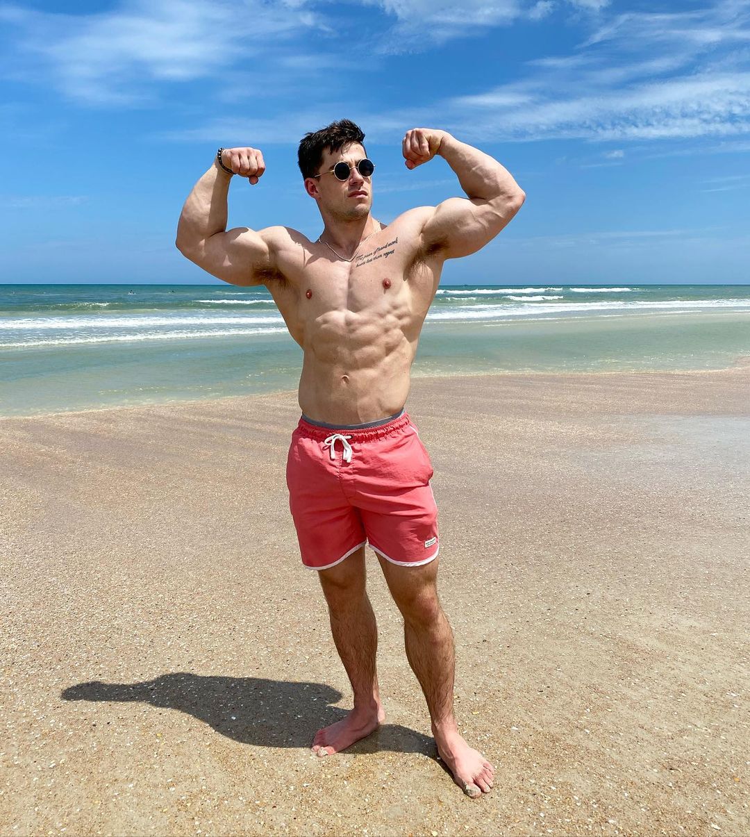 FITNESS INFLUENCER – ALEX GIBSON – Monday XYZ