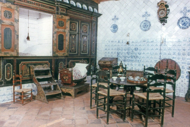 MARIETTE'S BACK TO BASICS: French Lit-Clos/Dutch Bedstee/Box-bed or ...