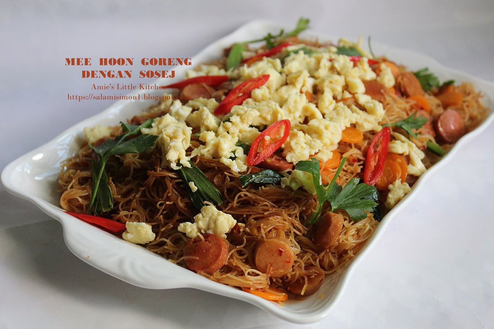 Mee Hoon Goreng dengan Sosej - Amie's Little Kitchen