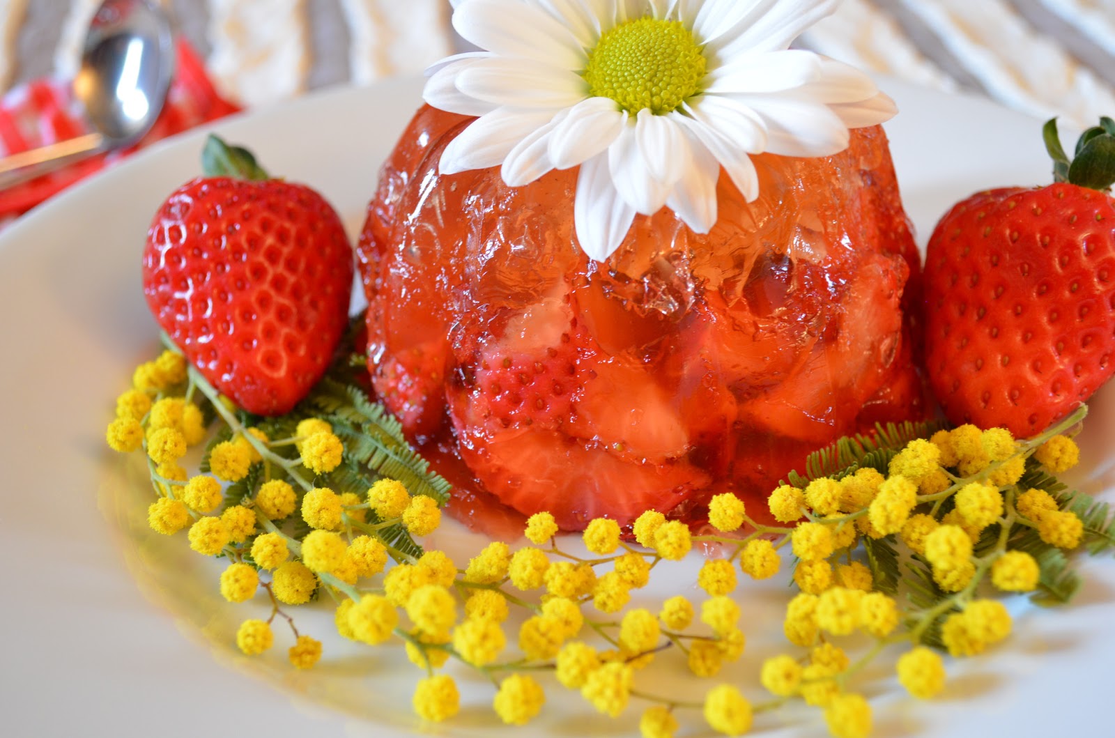 Sweet Life: Aspic di fragole con moscato e cannella/Strawberry Aspic ...