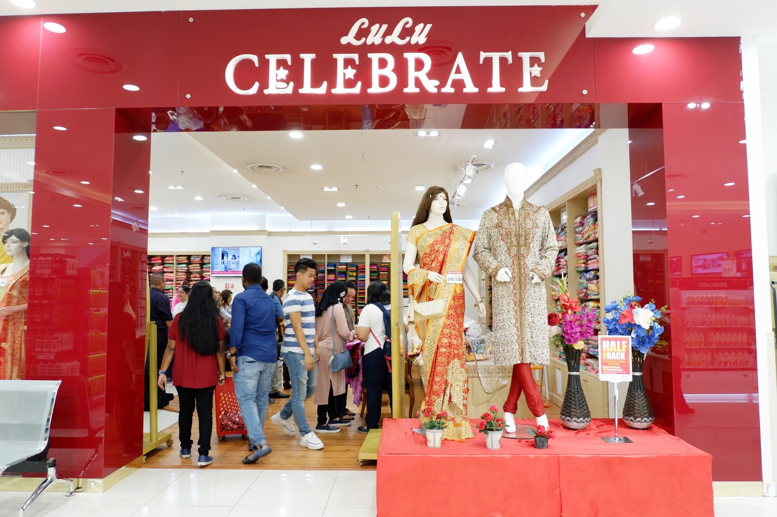 Sara Wanderlust: LuLu Hypermarket & Department Store gives RM50 to Shoppers