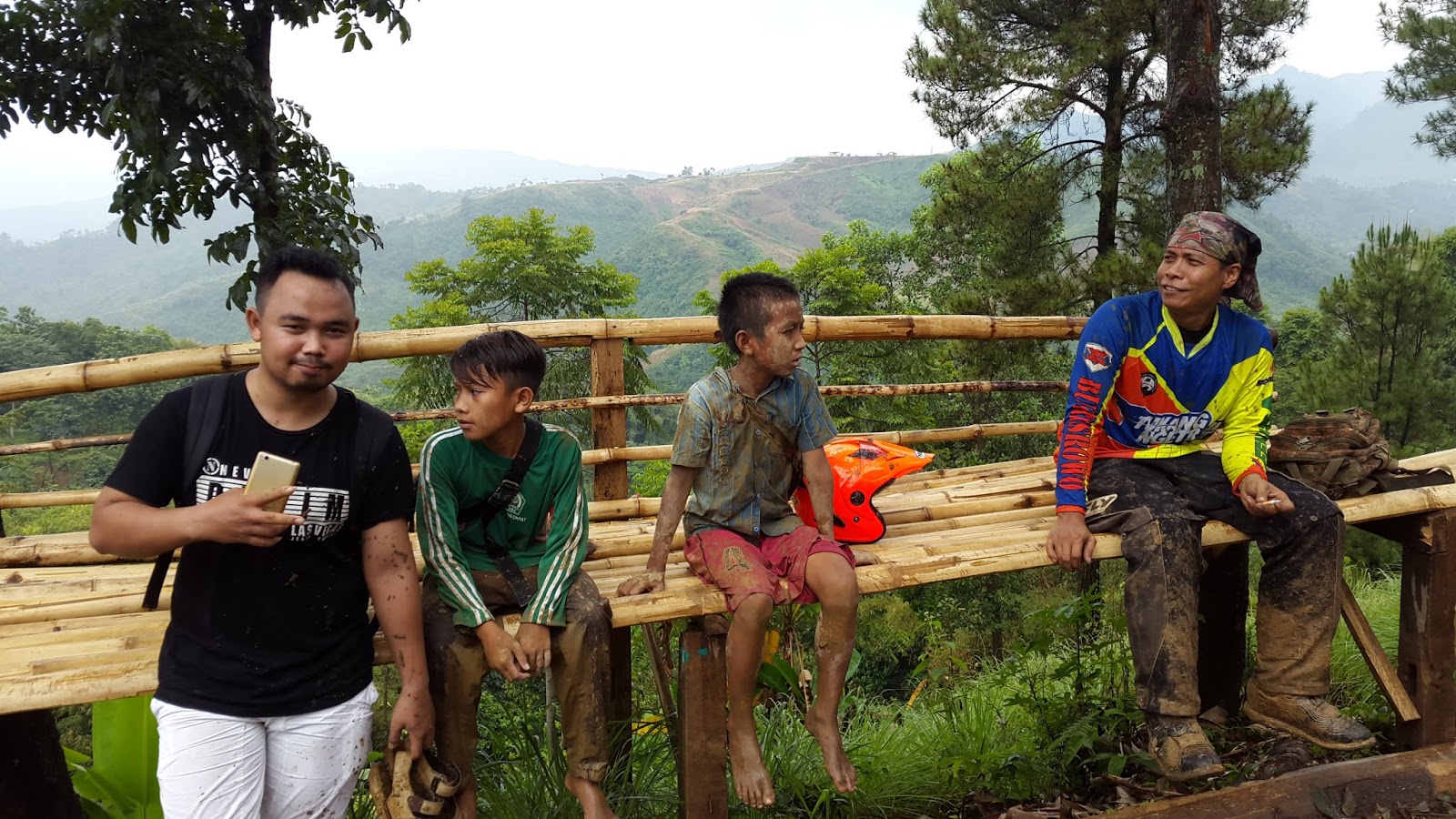 Hiking ceria ke Goa Agung Garunggang Geopark-Sentul, Bogor