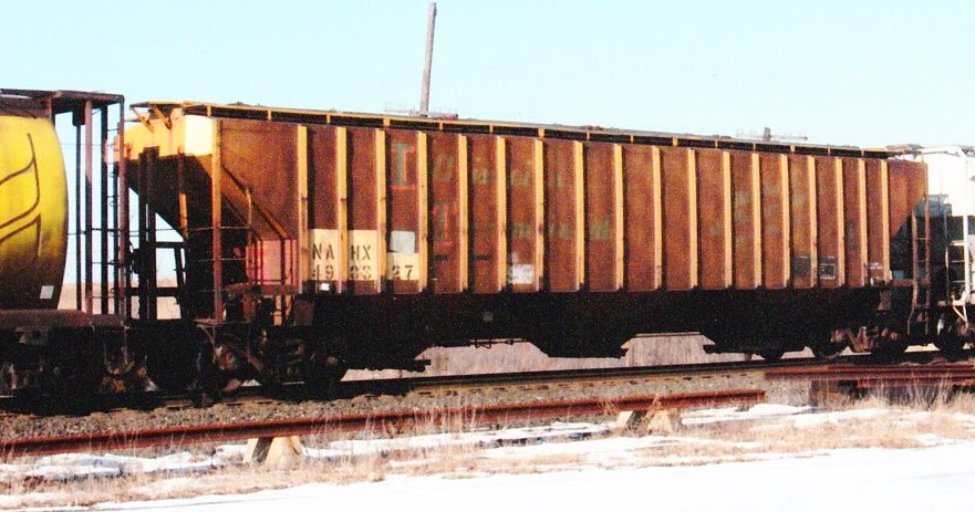 Trackside Treasure: NAHX ex-Illinois Terminal Covered Hoppers