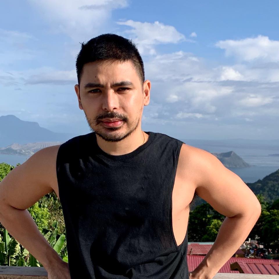 Imbis na drama ay naging komedya! Aktor, napalunok habang gumaganap na ...