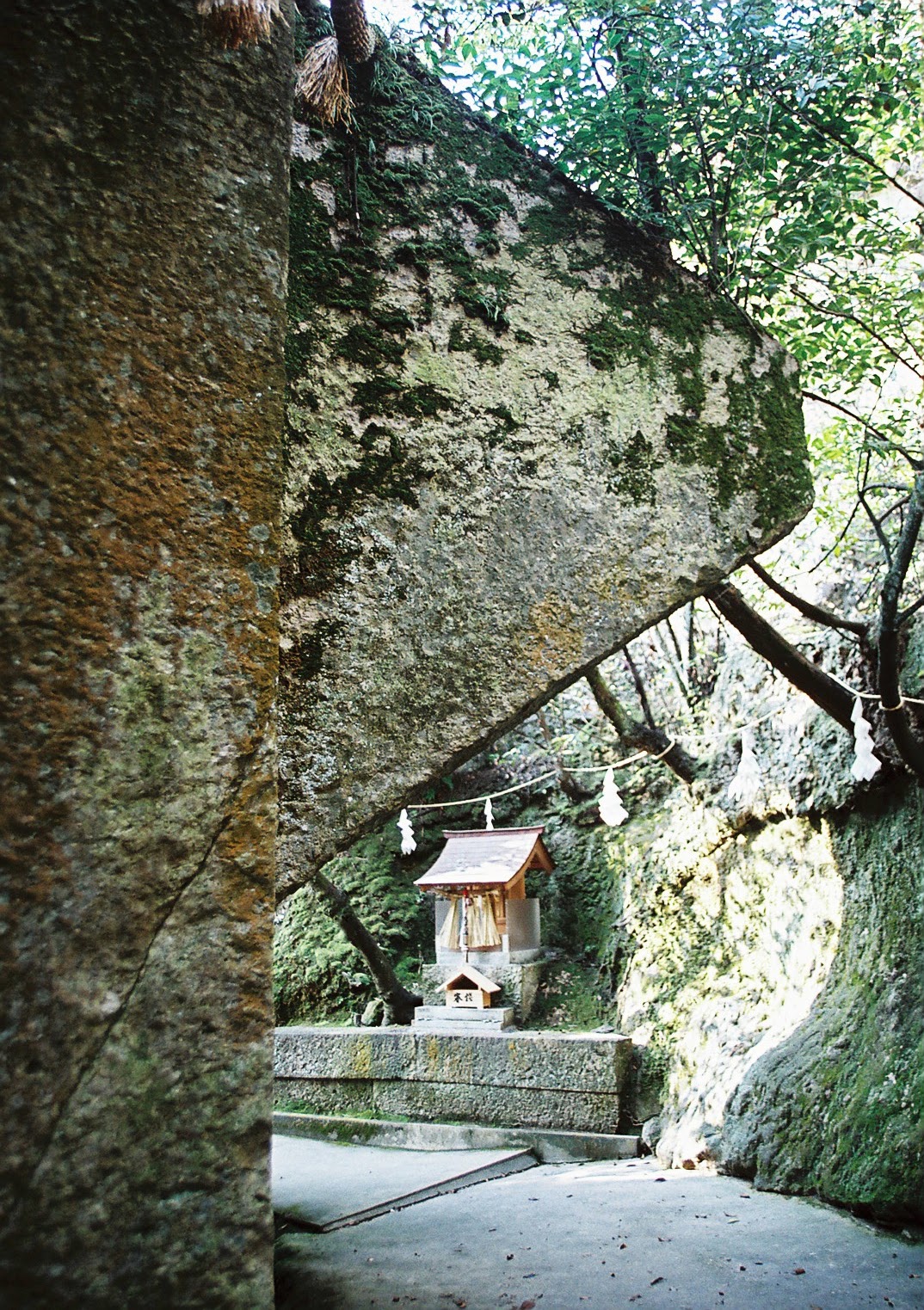 Sacred gateways of Japan: Japan's ancient megaliths & OOPARTS - photo ...