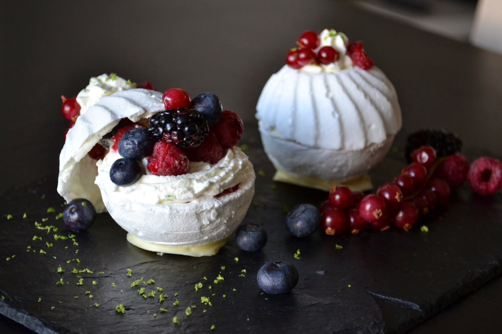 OVERVIEW: 'Comme un Écrin" : le classique Vacherin aux fruits rouges ...