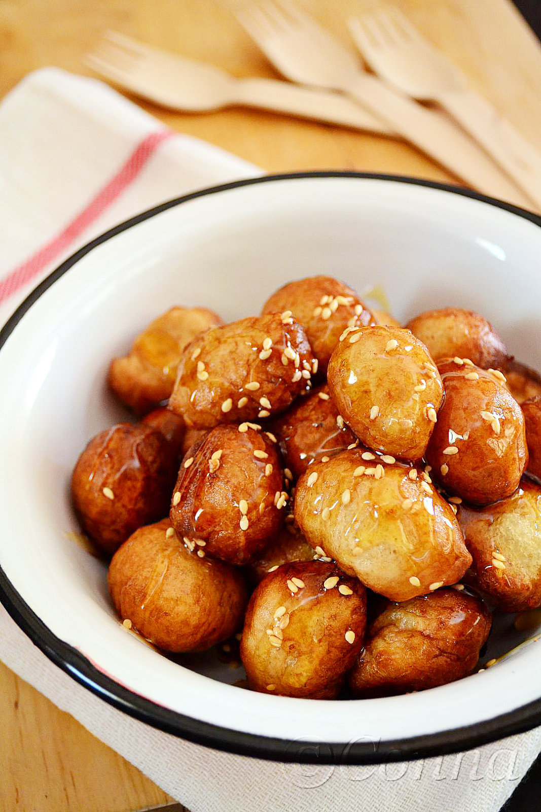 Sabor: Λουκουμάδες με μέλι και σουσάμι / Loukoumades (greek donuts ...