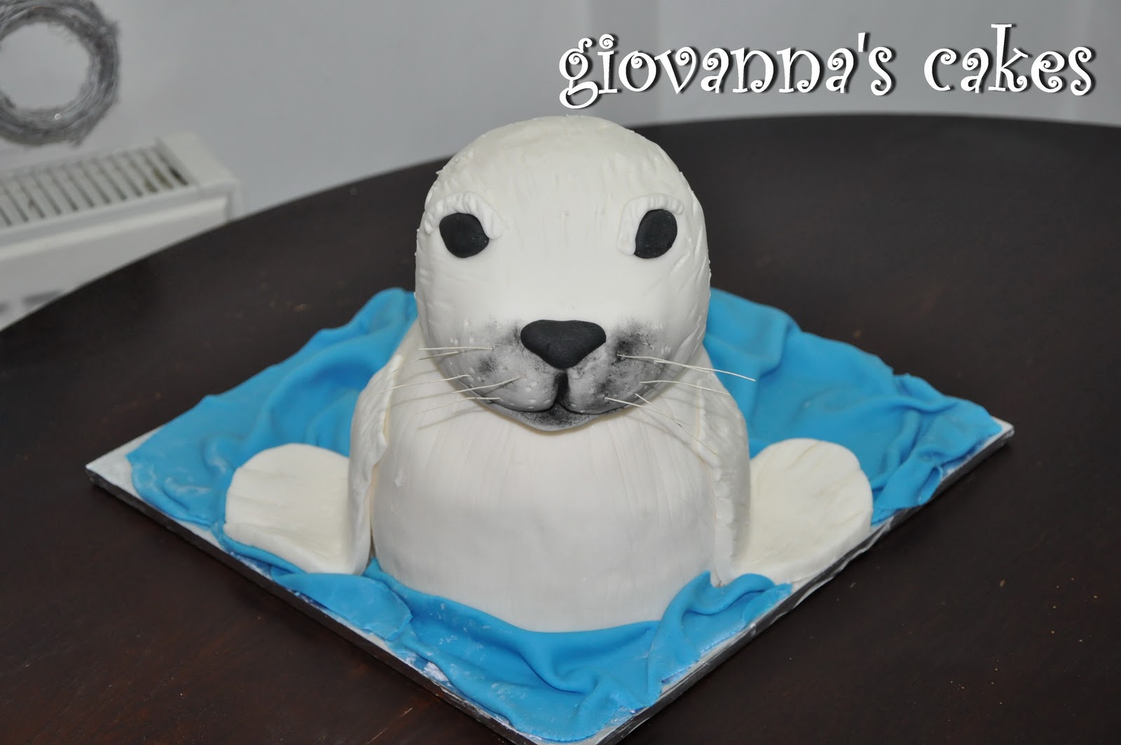 giovanna's cakes: White seal cake