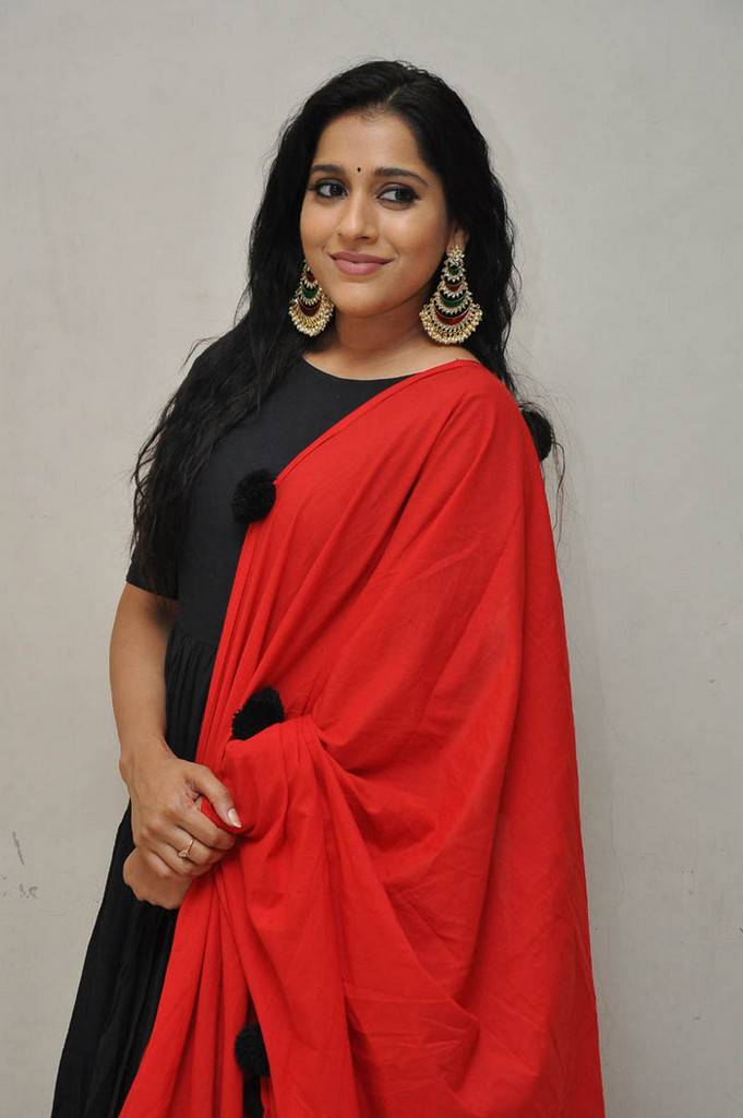 Rashmi Gautam Anthaku Minchi Teaser Launch Stills TV Anchor Rashmi ...