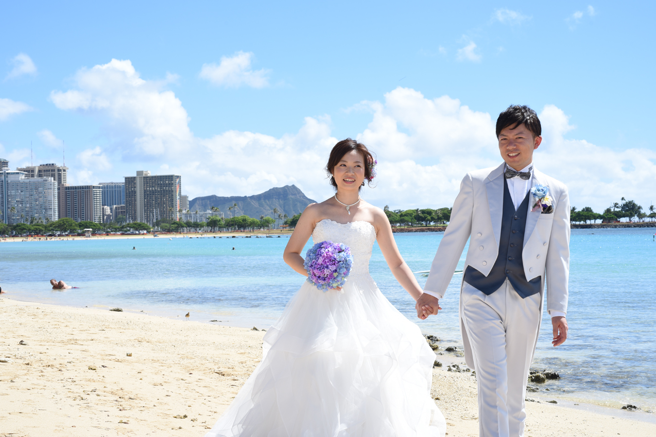 Honolulu Weddings: Ala Moana Beach with Atsushi & Aya