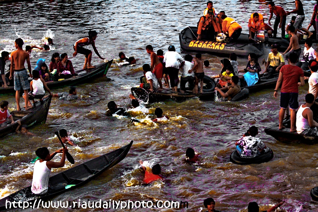 TRADISI PETANG MEGANG | RIAU DAILY PHOTO