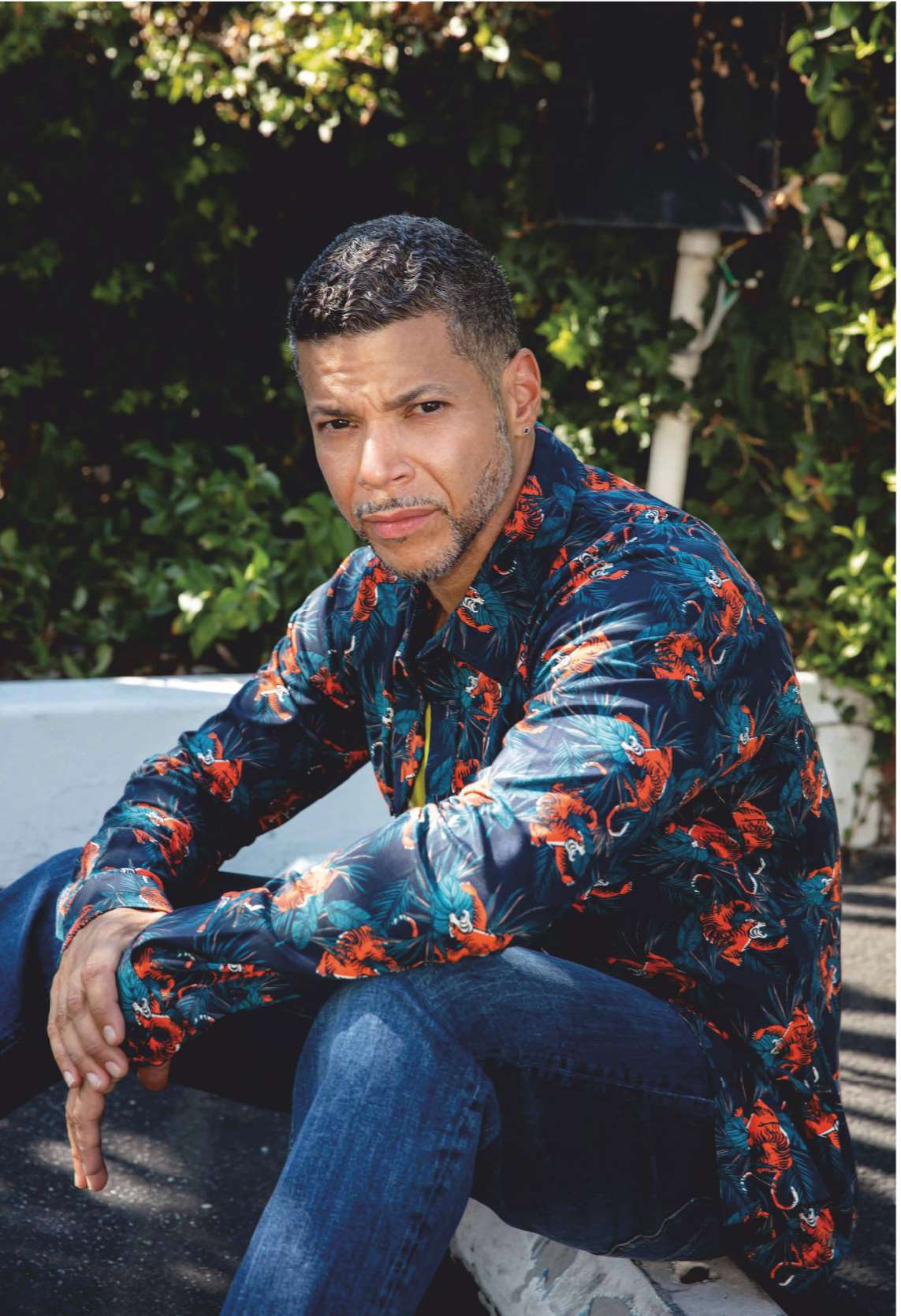 Wilson Cruz para DA MAN Magazine en fotos de Ian Phillips