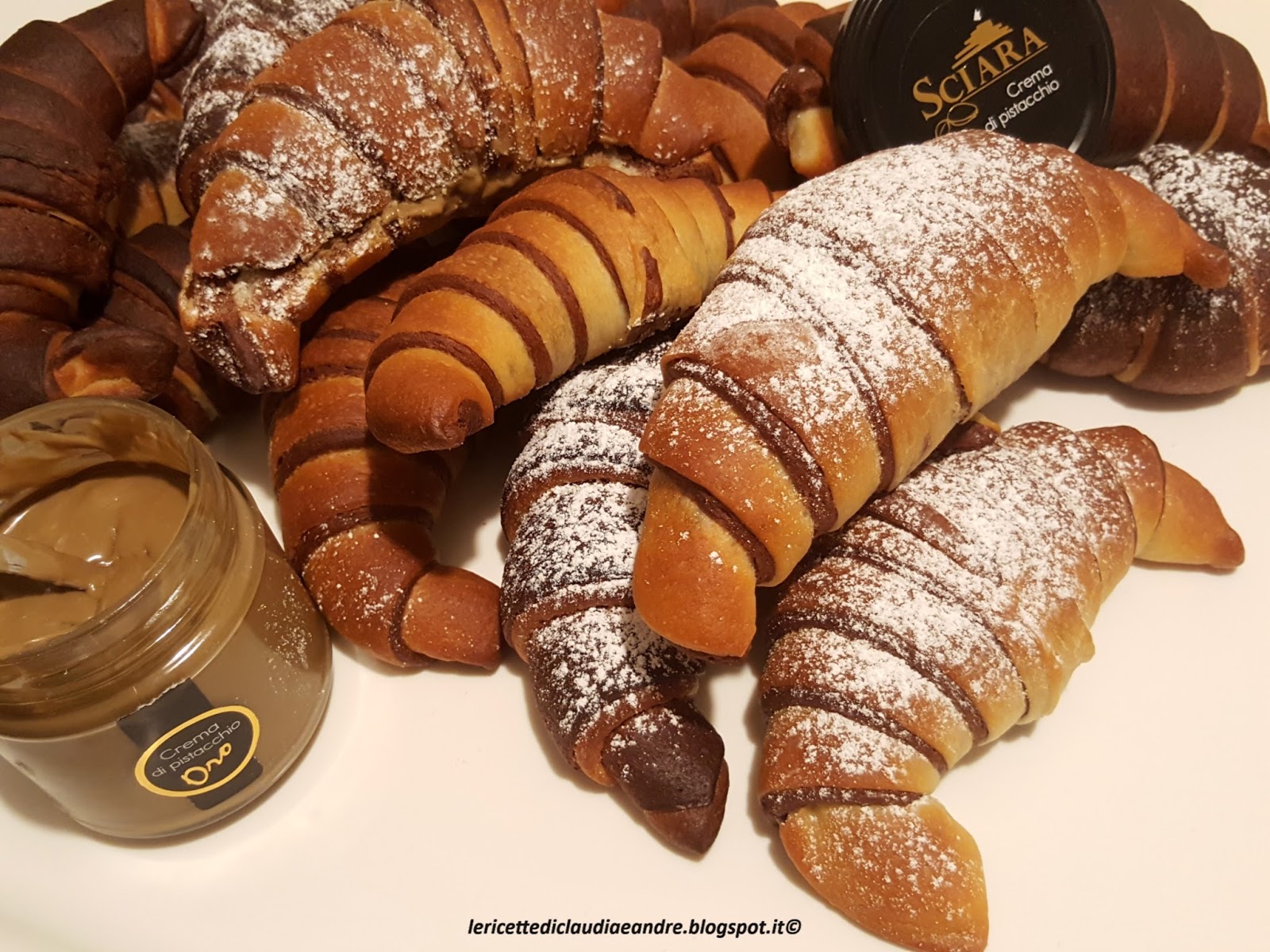 Cornetti bicolori al olio e Crema di Pistacchio Oro | Ricetta ed ...