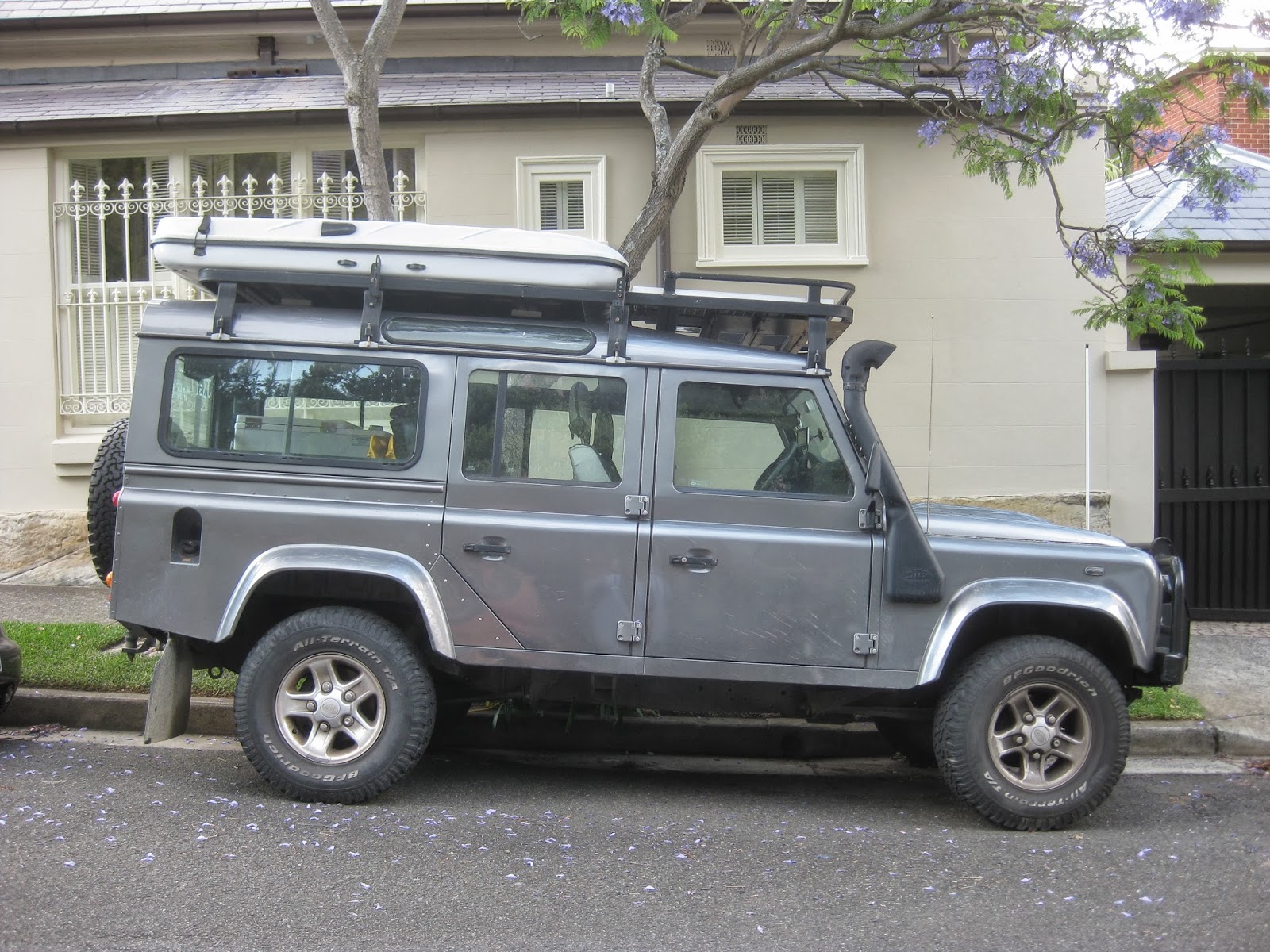 Aussie Old Parked Cars: 2009 Land Rover Defender LWB - Just Married