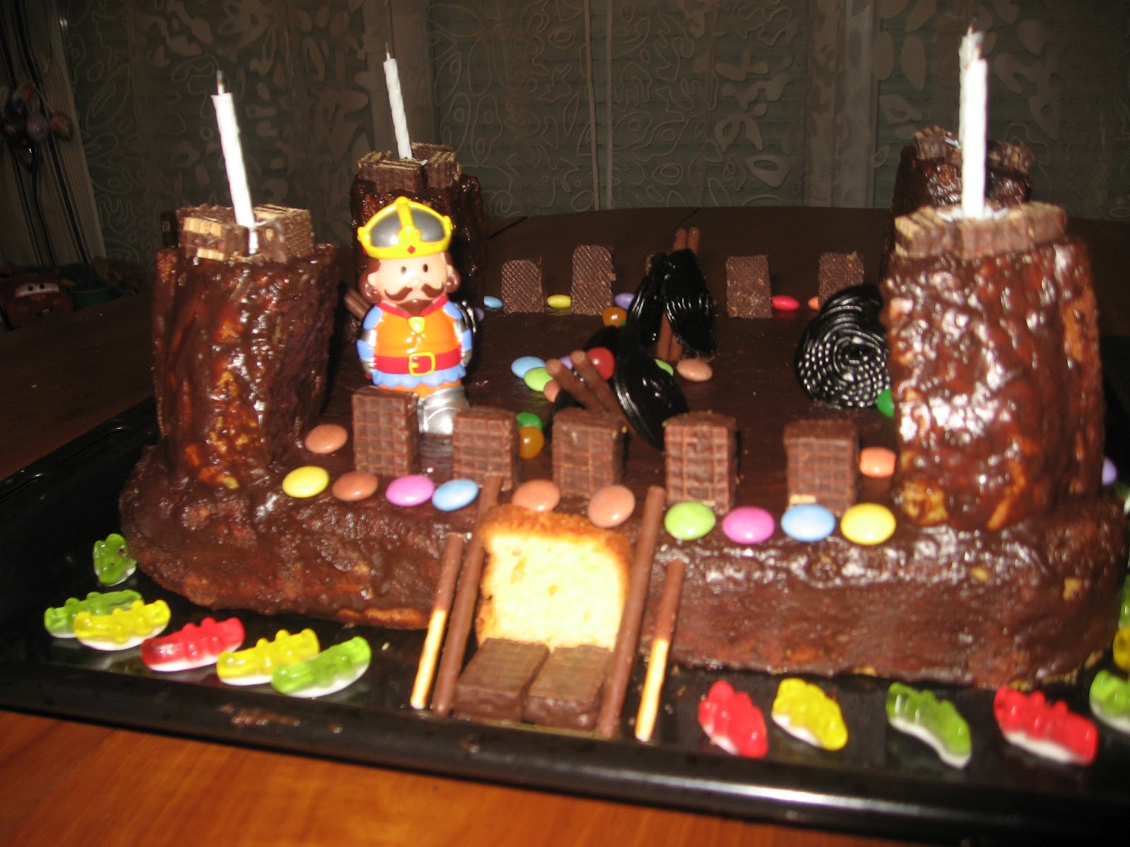 LES DOUCEURS DE LISOU: Gâteau chateau fort 2012 3D