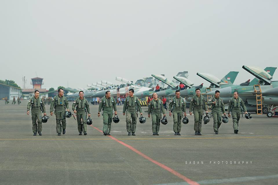 DEFENSE STUDIES: TNI AU Terus Cetak Penerbang Tempur