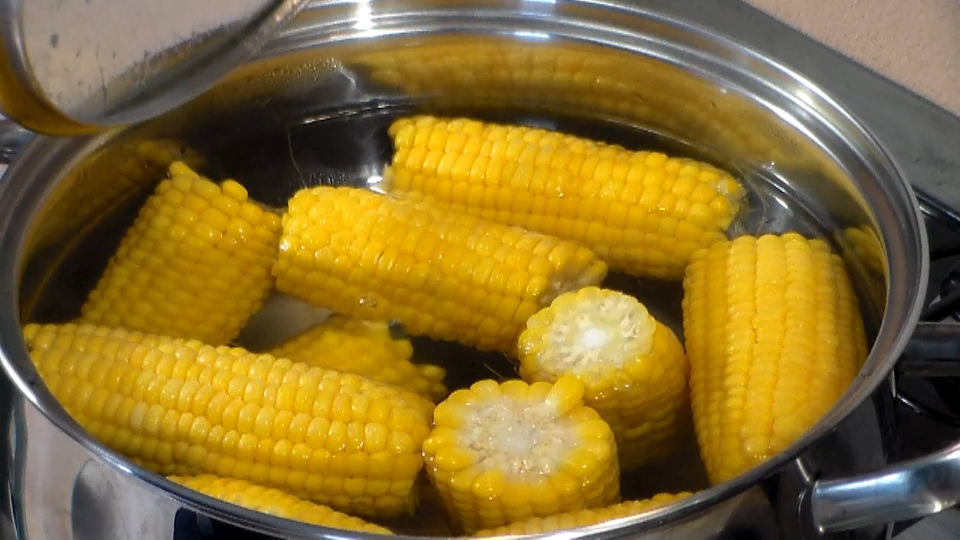 Cookingaround : The Secret To Making Perfect Corn On The Cob