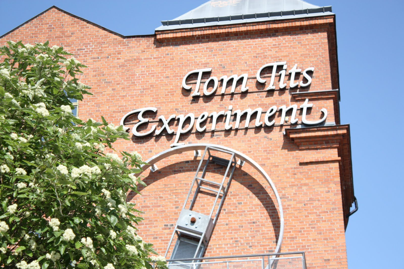 SARA DANIELSSONS PROJEKT: Studiebesök på Tom Tits Experiment