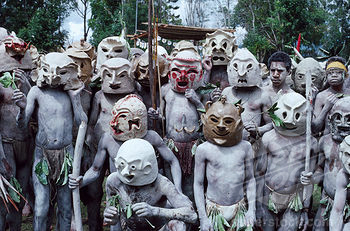 LOS ASARO (HOMBRES DE BARRO)