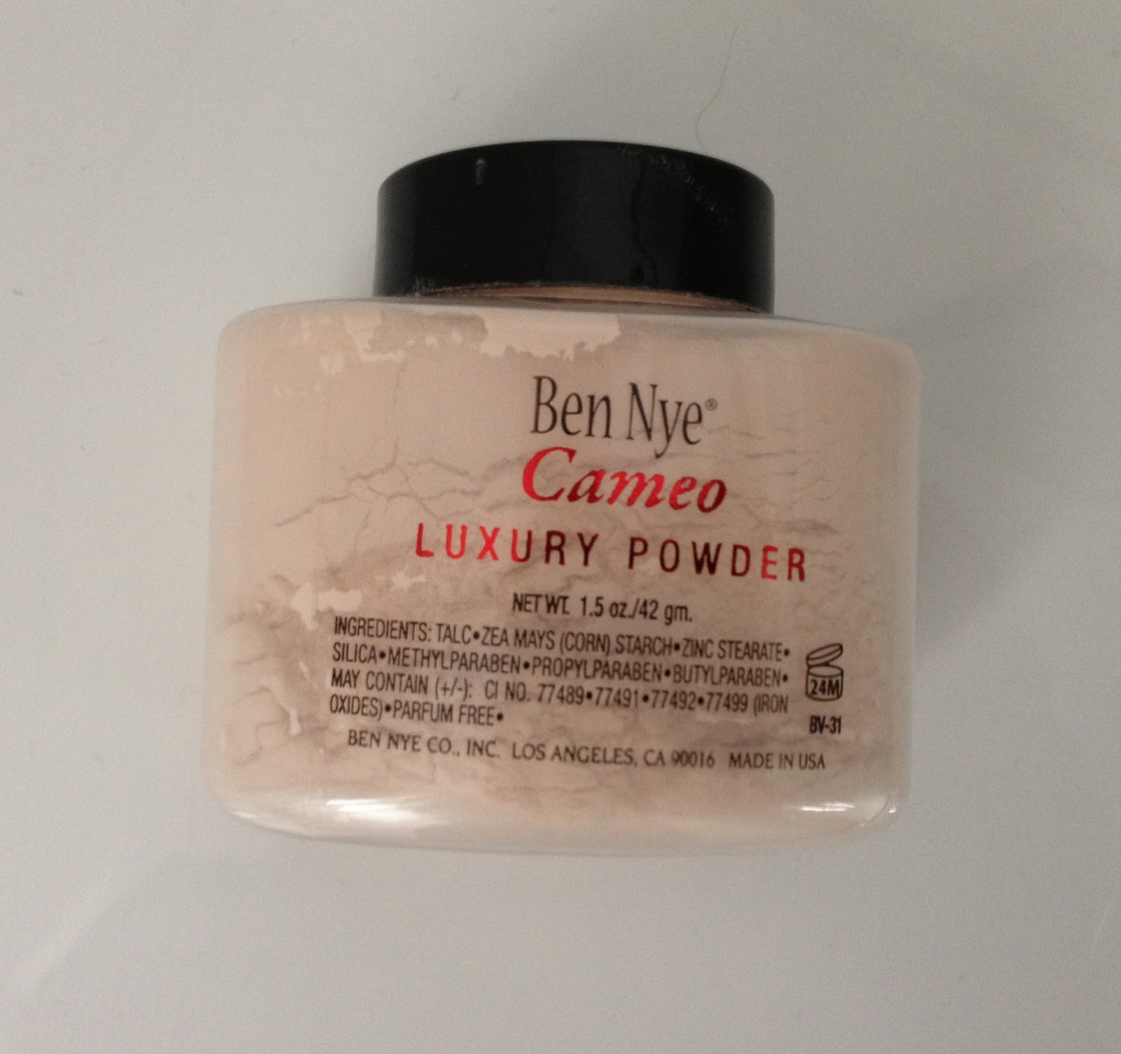 Ben Nye Luxury Loose Powder In Cameo - Review | Mammaful Zo: Beauty ...